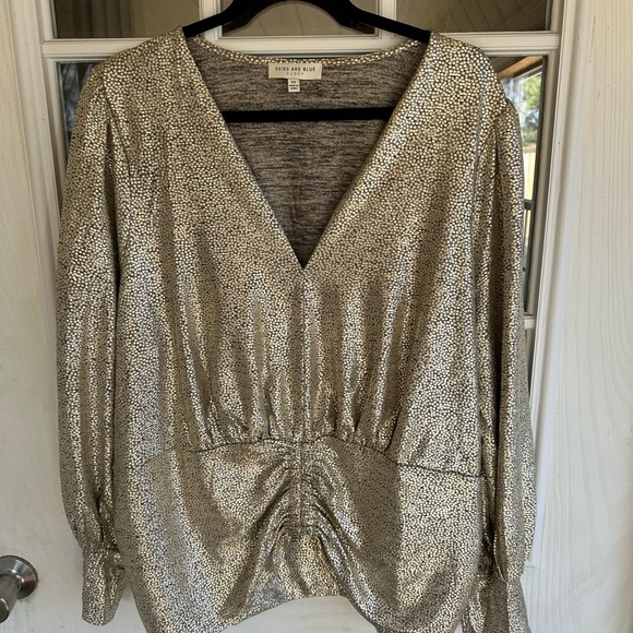 Skies Are Blue | Tops | Skies Are Blue Curvy Metallic Foil Champagne ...